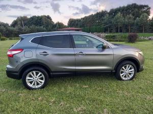 Grey Nissan Qashqai 2014 in Taurage, with an engine capacity of 1.60 L and mileage of 275 thousand km for 5850 €, photo 3 on AUTOMOTO.COM.LV