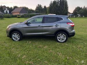 Grey Nissan Qashqai 2014 in Taurage, with an engine capacity of 1.60 L and mileage of 275 thousand km for 5850 €, photo 6 on AUTOMOTO.COM.LV