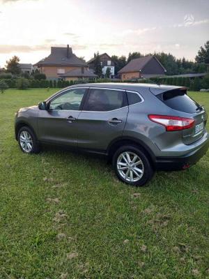 Grey Nissan Qashqai 2014 in Taurage, with an engine capacity of 1.60 L and mileage of 275 thousand km for 5850 €, photo 9 on AUTOMOTO.COM.LV