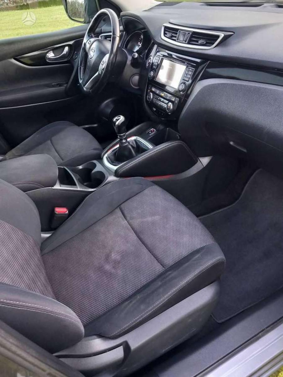 Grey Nissan Qashqai 2014 in Taurage, with an engine capacity of 1.60 L and mileage of 275 thousand km for 5850 €, photo 15 on AUTOMOTO.COM.LV