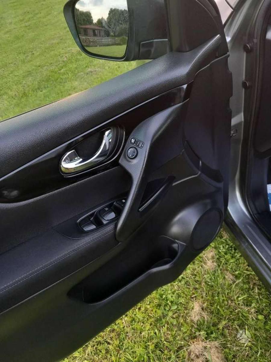 Grey Nissan Qashqai 2014 in Taurage, with an engine capacity of 1.60 L and mileage of 275 thousand km for 5850 €, photo 21 on AUTOMOTO.COM.LV