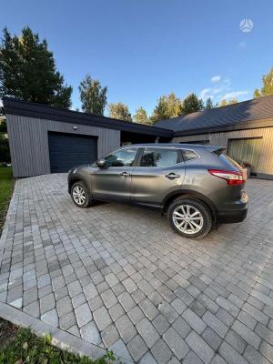 Grey Nissan Qashqai 2014 in Vilnius, with an engine capacity of 1.60 L and mileage of 110 thousand km for 10000 €, photo 3 on AUTOMOTO.COM.LV