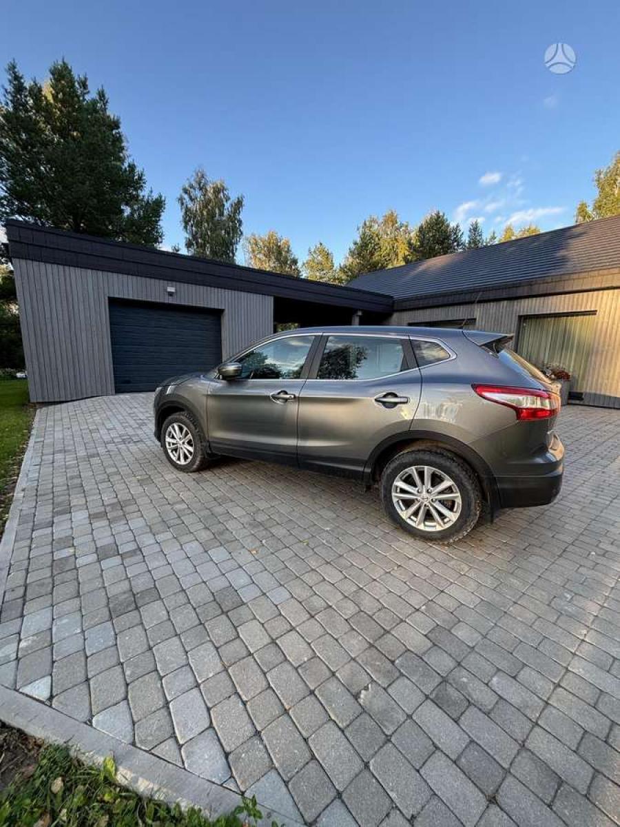 Grey Nissan Qashqai 2014 in Vilnius, with an engine capacity of 1.60 L and mileage of 110 thousand km for 10000 €, photo 3 on AUTOMOTO.COM.LV