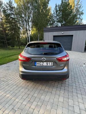 Grey Nissan Qashqai 2014 in Vilnius, with an engine capacity of 1.60 L and mileage of 110 thousand km for 10000 €, photo 5 on AUTOMOTO.COM.LV