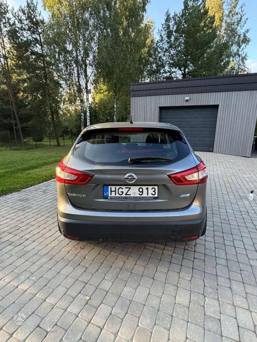 Grey Nissan Qashqai 2014 in Vilnius, with an engine capacity of 1.60 L and mileage of 110 thousand km for 10000 €, photo 5 on AUTOMOTO.COM.LV