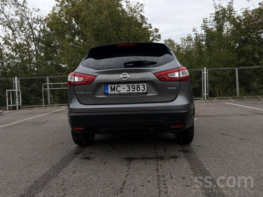Pelēks Nissan Qashqai 2014 Daugavpils, ar dzinēja tilpumu 1.50 L un nobraukumu 228 tūkst. km par 6600 €, foto 4 vietnē AUTOMOTO.COM.LV