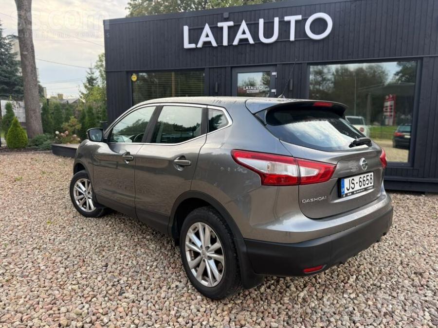 Grey Nissan Qashqai 2014 in Riga, with an engine capacity of 1.20 L and mileage of 140 thousand km for 6850 €, photo 5 on AUTOMOTO.COM.LV