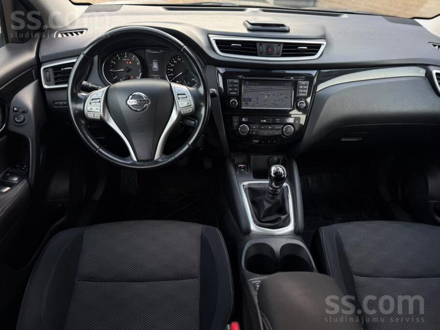 Grey Nissan Qashqai 2014 in Riga, with an engine capacity of 1.20 L and mileage of 140 thousand km for 6850 €, photo 10 on AUTOMOTO.COM.LV