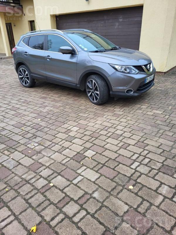 Grey Nissan Qashqai 2015 in Riga, with an engine capacity of 1.60 L and mileage of 212 thousand km for 5700 €, photo 3 on AUTOMOTO.COM.LV