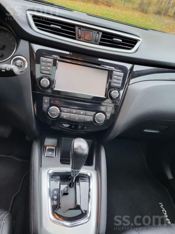 Grey Nissan Qashqai 2015 in Riga, with an engine capacity of 1.60 L and mileage of 212 thousand km for 5700 €, photo 10 on AUTOMOTO.COM.LV