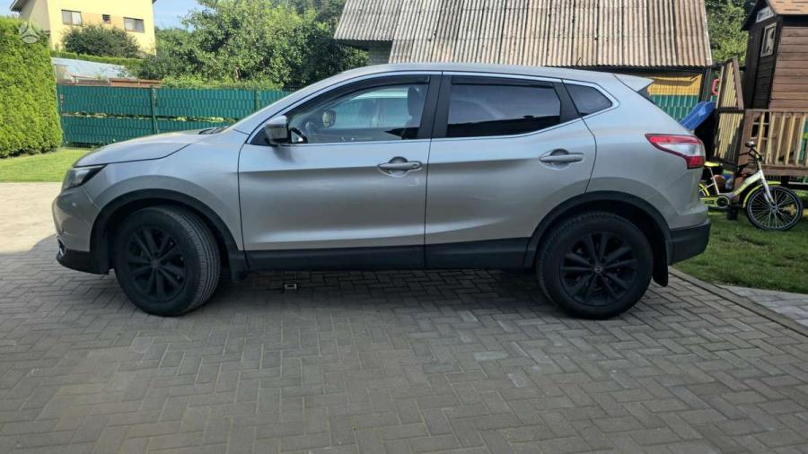 Pelēks Nissan Qashqai 2015 Viļņa, ar dzinēja tilpumu 1.60 L un nobraukumu 169 tūkst. km par 8850 €, foto 2 vietnē AUTOMOTO.COM.LV