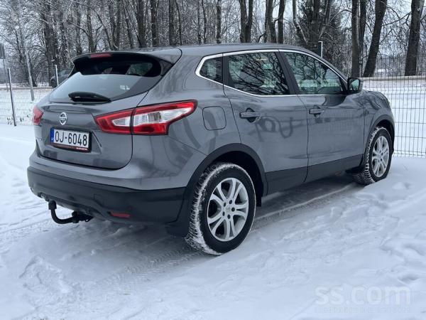 Grey Nissan Qashqai 2015 in Cesis, with an engine capacity of 1.20 L and mileage of 0 thousand km for 9990 €, photo 4 on AUTOMOTO.COM.LV