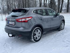 Grey Nissan Qashqai 2015 in Cesis, with an engine capacity of 1.20 L and mileage of 0 thousand km for 9990 €, photo 4 on AUTOMOTO.COM.LV