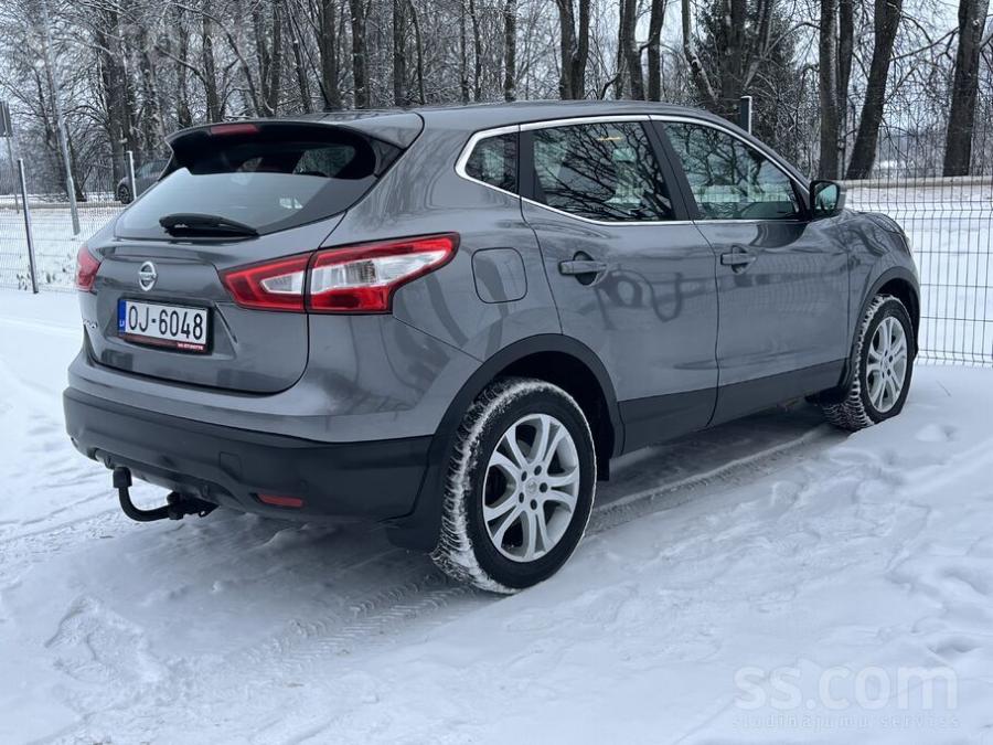 Grey Nissan Qashqai 2015 in Cesis, with an engine capacity of 1.20 L and mileage of 0 thousand km for 9990 €, photo 4 on AUTOMOTO.COM.LV