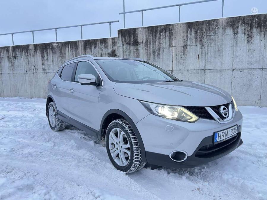 Grey Nissan Qashqai 2015 in Vilnius, with an engine capacity of 1.20 L and mileage of 207 thousand km for 6999 €, photo 1 on AUTOMOTO.COM.LV