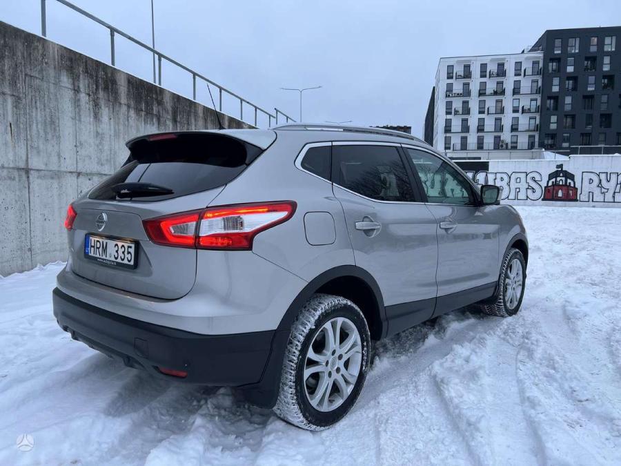 Grey Nissan Qashqai 2015 in Vilnius, with an engine capacity of 1.20 L and mileage of 207 thousand km for 6999 €, photo 3 on AUTOMOTO.COM.LV