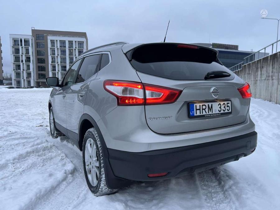 Grey Nissan Qashqai 2015 in Vilnius, with an engine capacity of 1.20 L and mileage of 207 thousand km for 6999 €, photo 4 on AUTOMOTO.COM.LV