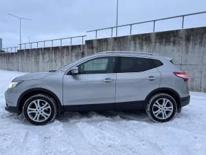 Grey Nissan Qashqai 2015 in Vilnius, with an engine capacity of 1.20 L and mileage of 207 thousand km for 6999 €, photo 6 on AUTOMOTO.COM.LV