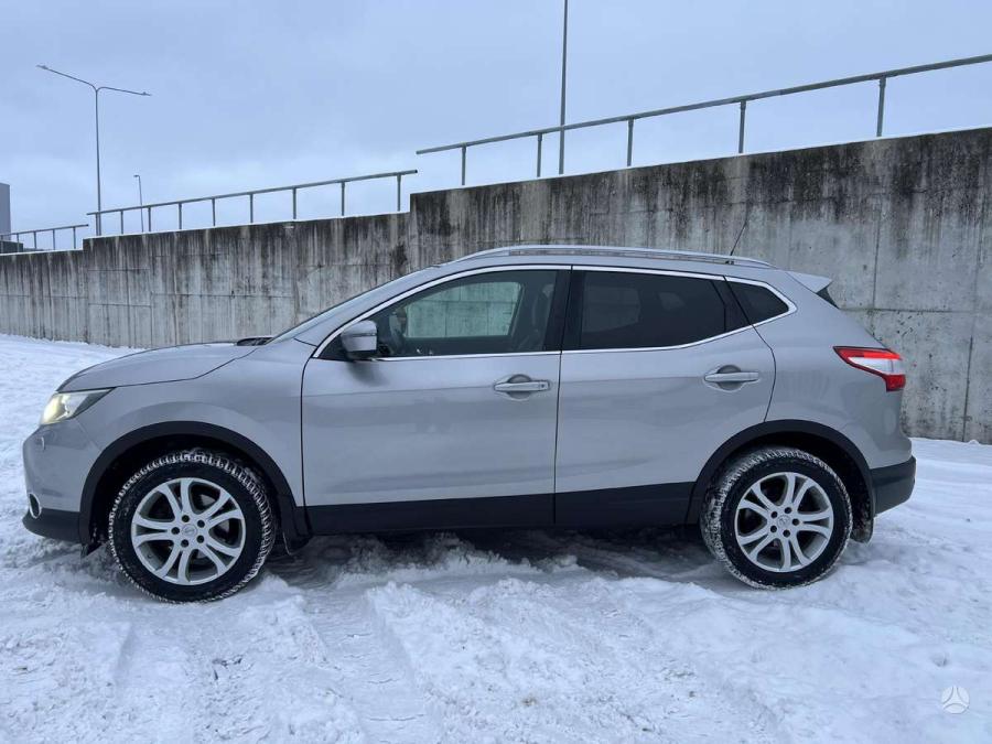 Grey Nissan Qashqai 2015 in Vilnius, with an engine capacity of 1.20 L and mileage of 207 thousand km for 6999 €, photo 6 on AUTOMOTO.COM.LV