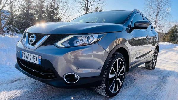 Grey Nissan Qashqai 2015 in Panevezys, with an engine capacity of 1.60 L and mileage of 228 thousand km for 8400 €, photo 1 on AUTOMOTO.COM.LV