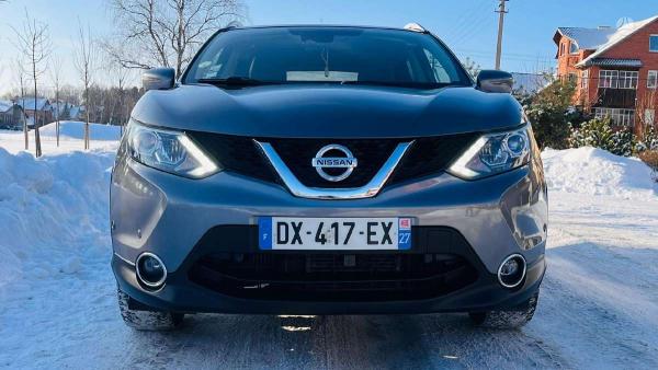 Grey Nissan Qashqai 2015 in Panevezys, with an engine capacity of 1.60 L and mileage of 228 thousand km for 8400 €, photo 2 on AUTOMOTO.COM.LV