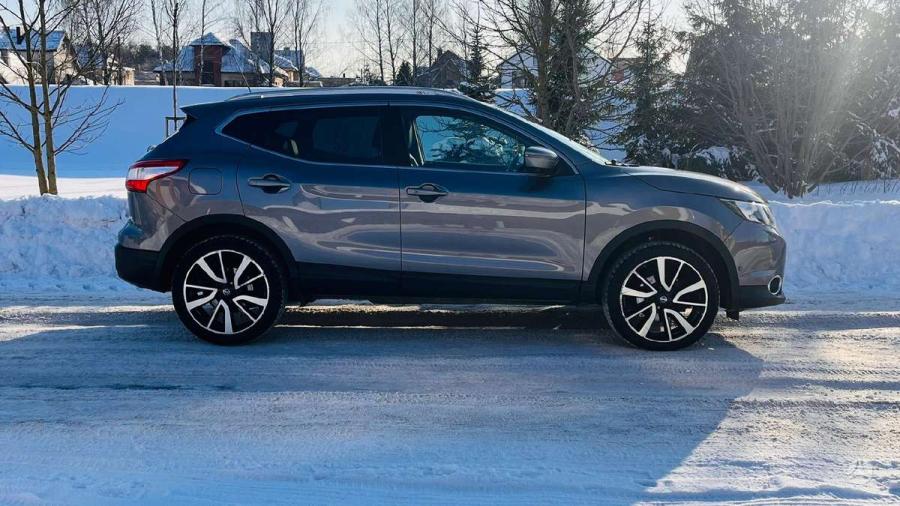 Pelēks Nissan Qashqai 2015 Panevēža, ar dzinēja tilpumu 1.60 L un nobraukumu 228 tūkst. km par 8400 €, foto 5 vietnē AUTOMOTO.COM.LV