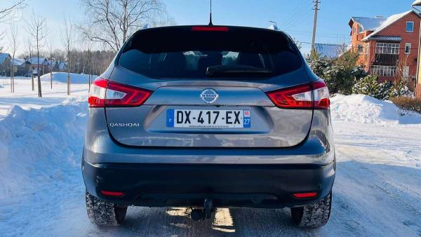 Grey Nissan Qashqai 2015 in Panevezys, with an engine capacity of 1.60 L and mileage of 228 thousand km for 8400 €, photo 10 on AUTOMOTO.COM.LV