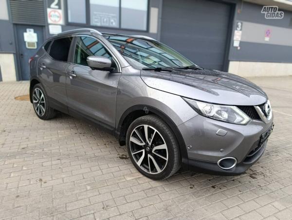 Pelēks Nissan Qashqai 2015 Šauļi, ar dzinēja tilpumu 1.50 L un nobraukumu 268 tūkst. km par 8250 €, foto 1 vietnē AUTOMOTO.COM.LV