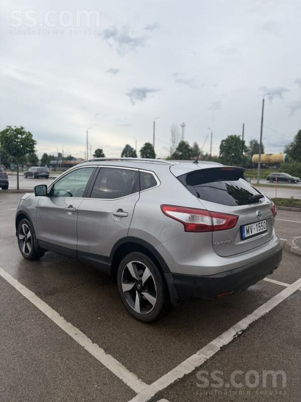 Pelēks Nissan Qashqai 2015 Rīga, ar dzinēja tilpumu 1.50 L un nobraukumu 241 tūkst. km par 7700 €, foto 2 vietnē AUTOMOTO.COM.LV