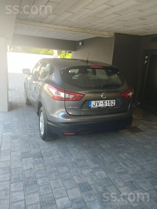 Pelēks Nissan Qashqai 2015 Rīga, ar dzinēja tilpumu 1.20 L un nobraukumu 121 tūkst. km par 8400 €, foto 4 vietnē AUTOMOTO.COM.LV
