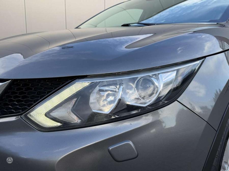 Pelēks Nissan Qashqai 2015 Kauņa, ar dzinēja tilpumu 1.60 L un nobraukumu 254 tūkst. km par 6300 €, foto 30 vietnē AUTOMOTO.COM.LV