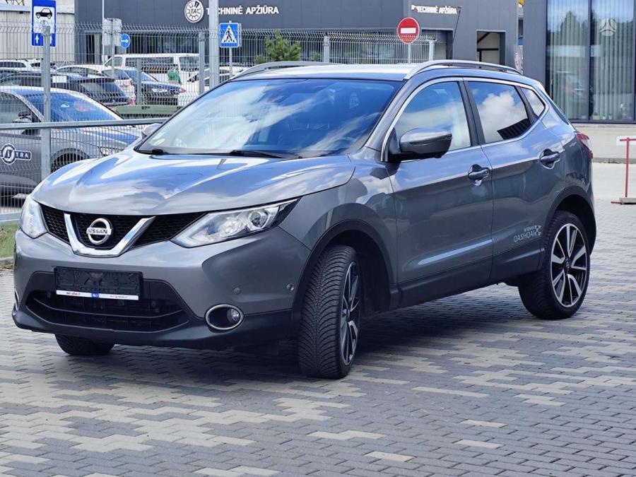 Grey Nissan Qashqai 2015 in Siauliai, with an engine capacity of 1.60 L and mileage of 250 thousand km for 8600 €, photo 4 on AUTOMOTO.COM.LV