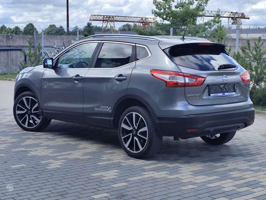 Grey Nissan Qashqai 2015 in Siauliai, with an engine capacity of 1.60 L and mileage of 250 thousand km for 8600 €, photo 7 on AUTOMOTO.COM.LV