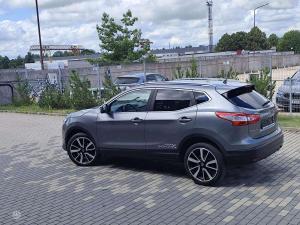 Grey Nissan Qashqai 2015 in Siauliai, with an engine capacity of 1.60 L and mileage of 250 thousand km for 8600 €, photo 8 on AUTOMOTO.COM.LV