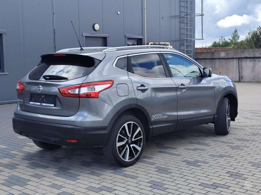 Grey Nissan Qashqai 2015 in Siauliai, with an engine capacity of 1.60 L and mileage of 250 thousand km for 8600 €, photo 9 on AUTOMOTO.COM.LV