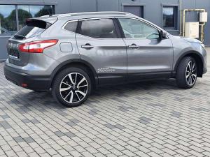 Grey Nissan Qashqai 2015 in Siauliai, with an engine capacity of 1.60 L and mileage of 250 thousand km for 8600 €, photo 11 on AUTOMOTO.COM.LV