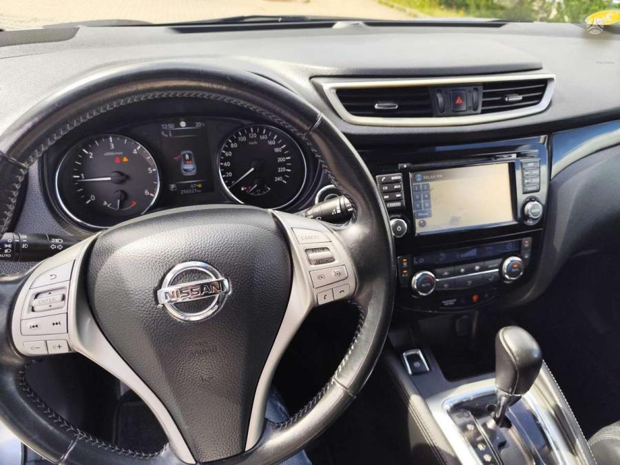 Grey Nissan Qashqai 2015 in Siauliai, with an engine capacity of 1.60 L and mileage of 250 thousand km for 8600 €, photo 14 on AUTOMOTO.COM.LV
