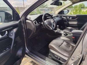 Grey Nissan Qashqai 2015 in Siauliai, with an engine capacity of 1.60 L and mileage of 250 thousand km for 8600 €, photo 15 on AUTOMOTO.COM.LV