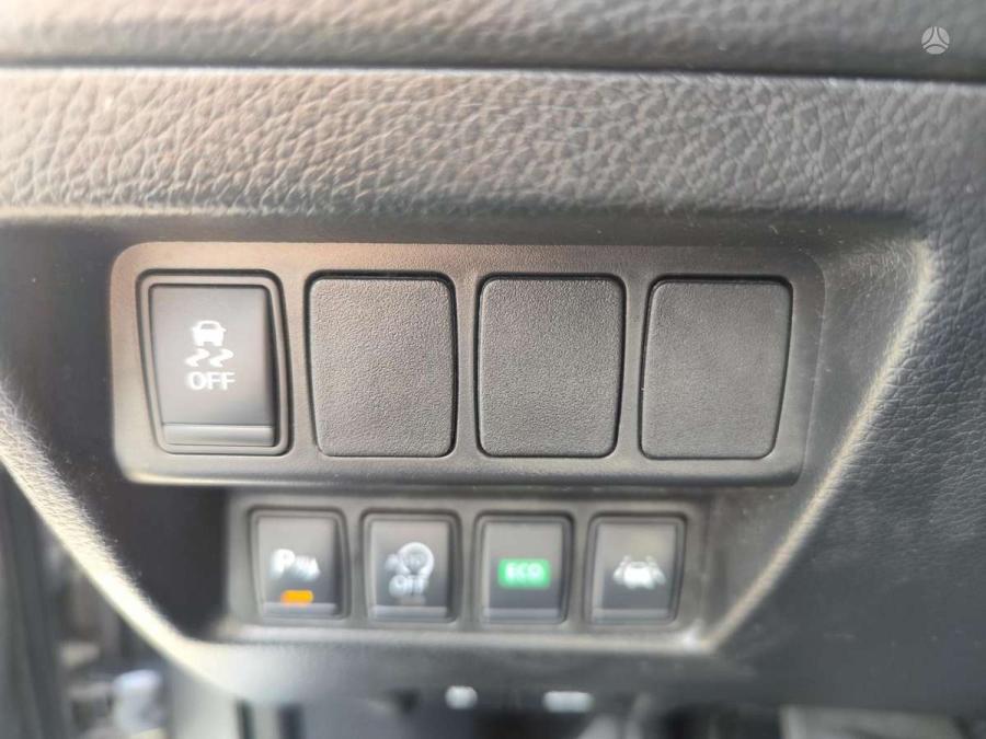 Grey Nissan Qashqai 2015 in Siauliai, with an engine capacity of 1.60 L and mileage of 250 thousand km for 8600 €, photo 18 on AUTOMOTO.COM.LV