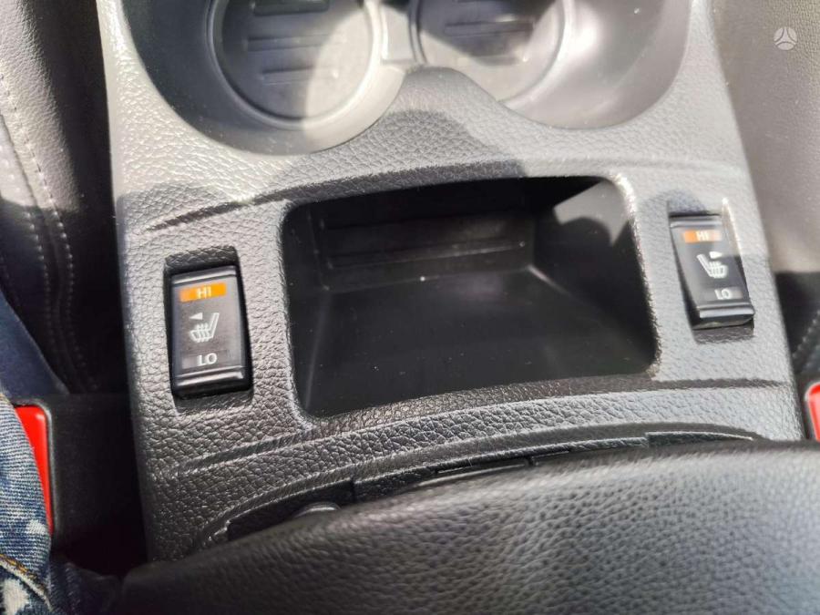 Grey Nissan Qashqai 2015 in Siauliai, with an engine capacity of 1.60 L and mileage of 250 thousand km for 8600 €, photo 19 on AUTOMOTO.COM.LV