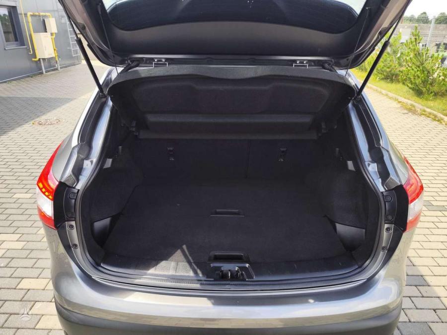 Grey Nissan Qashqai 2015 in Siauliai, with an engine capacity of 1.60 L and mileage of 250 thousand km for 8600 €, photo 21 on AUTOMOTO.COM.LV