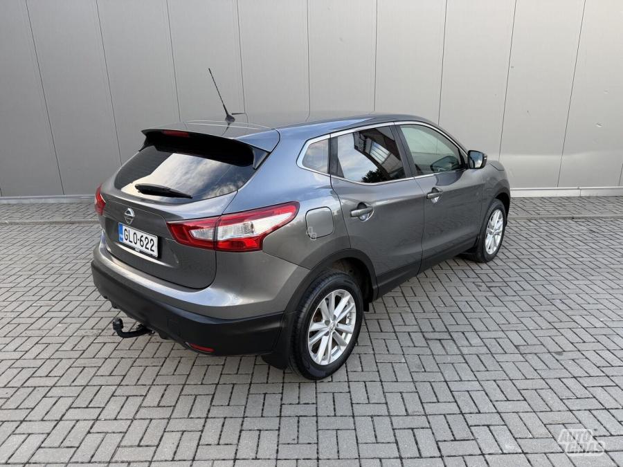 Grey Nissan Qashqai 2015 in Kaunas, with an engine capacity of 1.60 L and mileage of 254 thousand km for 6300 €, photo 6 on AUTOMOTO.COM.LV
