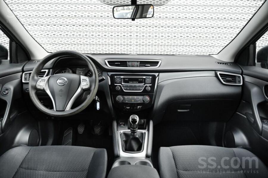 Grey Nissan Qashqai 2015 in Riga, with an engine capacity of 1.20 L and mileage of 137 thousand km for 5900 €, photo 7 on AUTOMOTO.COM.LV