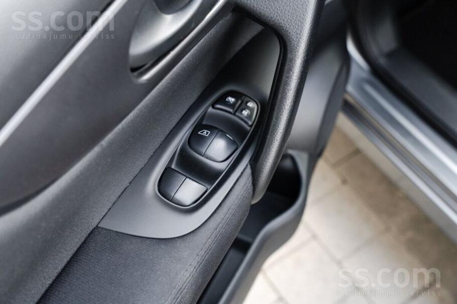 Grey Nissan Qashqai 2015 in Riga, with an engine capacity of 1.20 L and mileage of 137 thousand km for 5900 €, photo 8 on AUTOMOTO.COM.LV