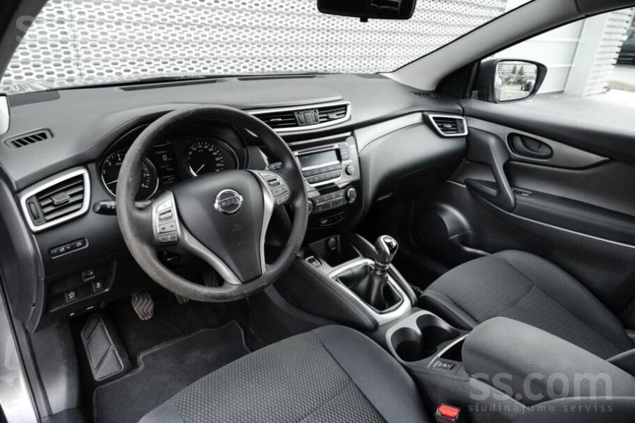 Grey Nissan Qashqai 2015 in Riga, with an engine capacity of 1.20 L and mileage of 137 thousand km for 5900 €, photo 10 on AUTOMOTO.COM.LV