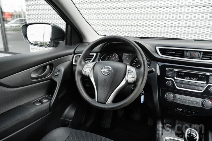 Grey Nissan Qashqai 2015 in Riga, with an engine capacity of 1.20 L and mileage of 137 thousand km for 5900 €, photo 13 on AUTOMOTO.COM.LV