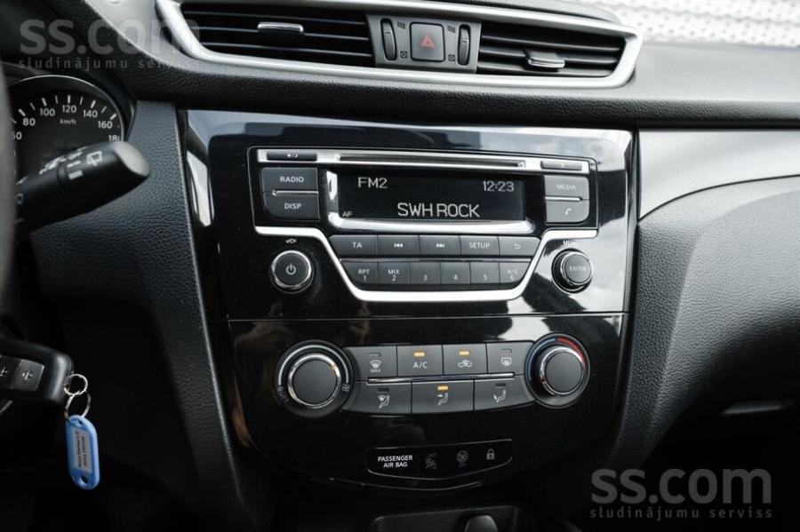 Grey Nissan Qashqai 2015 in Riga, with an engine capacity of 1.20 L and mileage of 137 thousand km for 5900 €, photo 14 on AUTOMOTO.COM.LV