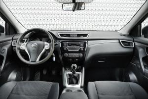 Grey Nissan Qashqai 2015 in Marupe, with an engine capacity of 1.20 L and mileage of 137 thousand km for 5650 €, photo 7 on AUTOMOTO.COM.LV