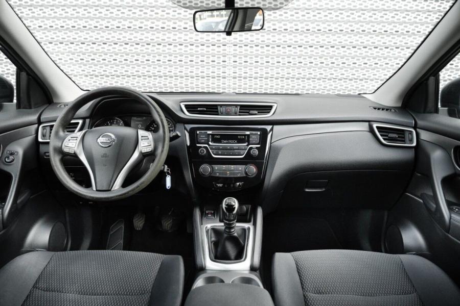Grey Nissan Qashqai 2015 in Marupe, with an engine capacity of 1.20 L and mileage of 137 thousand km for 5650 €, photo 7 on AUTOMOTO.COM.LV
