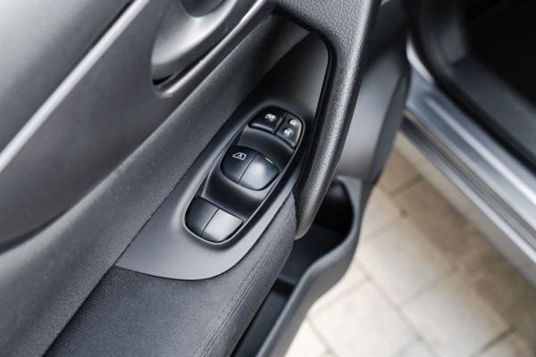Pelēks Nissan Qashqai 2015 Mārupe, ar dzinēja tilpumu 1.20 L un nobraukumu 137 tūkst. km par 5650 €, foto 7 vietnē AUTOMOTO.COM.LV